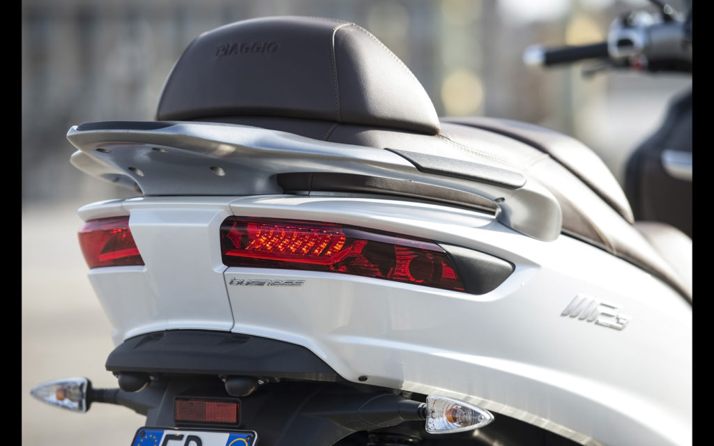 PIAGGIO MP3, primul scooter din lume cu două roți frontale - Testat în ...